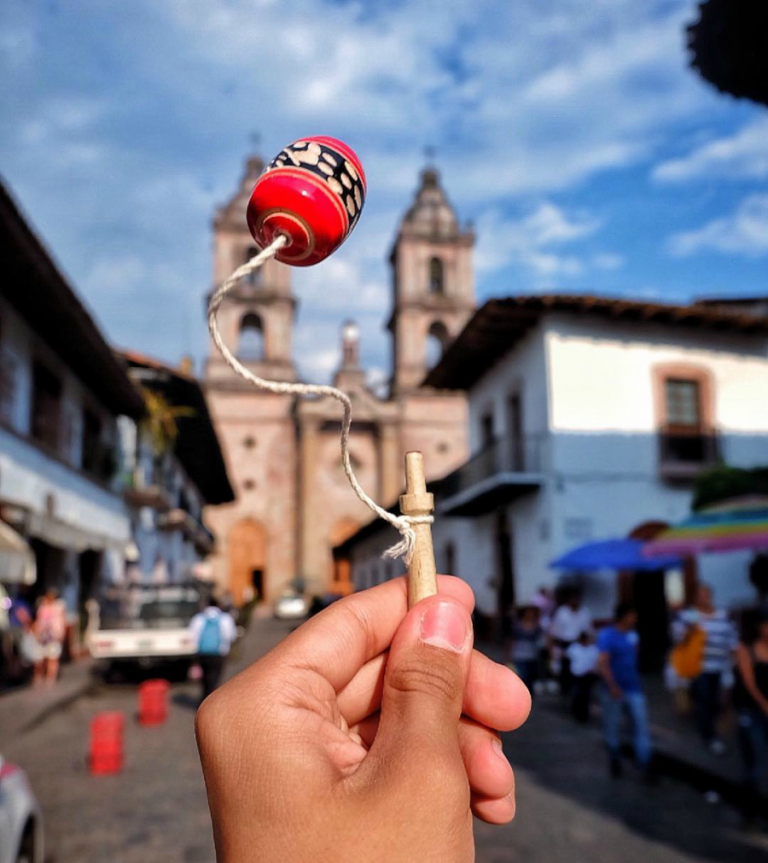 Balero, un juego tradicional muy latino - Somos Latinos